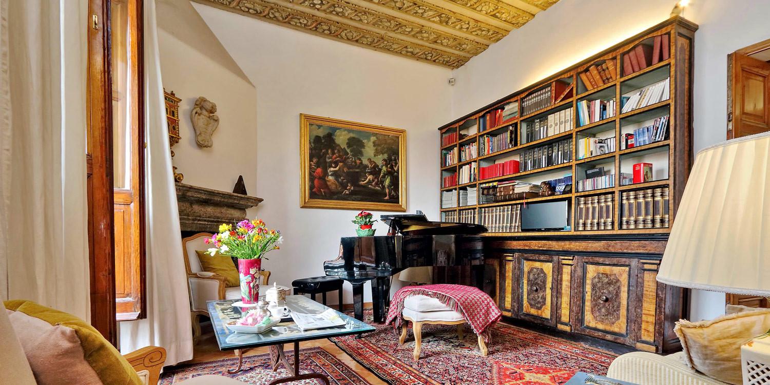 Colosseum Terrace Daphne Villa | Luxury Villas in Rome, Italy